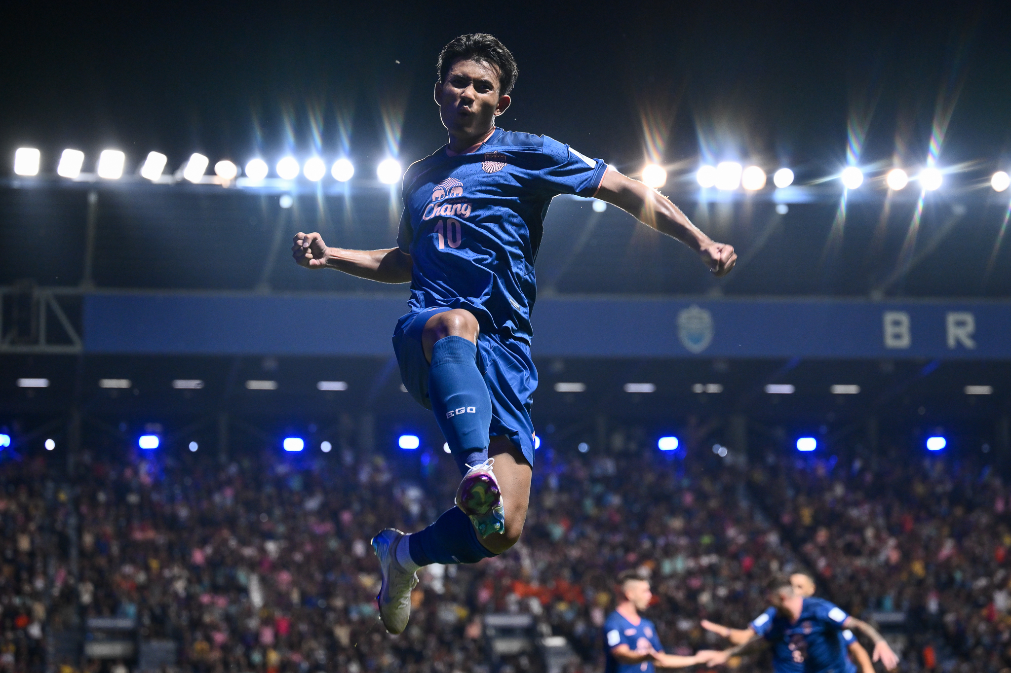 Buriram United › ศุภณัฏฐ์ ยิง 1 จ่าย 1 พา ปราสาทสายฟ้า แซงดับ เสือใต้ ประเดิม 3 แต้ม AC…